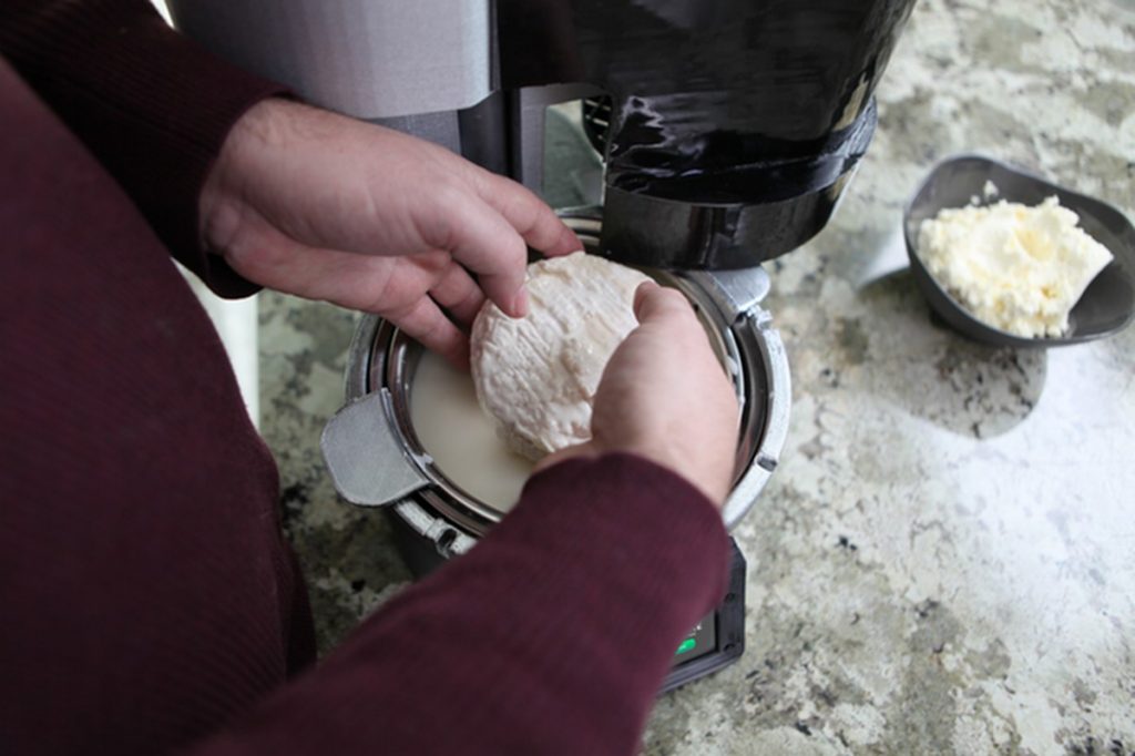 Fromaggio, The World's First Smart Automatic Home Cheese Maker ...
