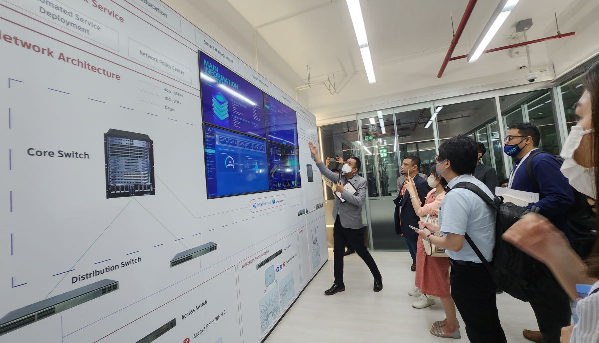 Huawei's Steps to Develop Technology for Universities - Gizmologi.id