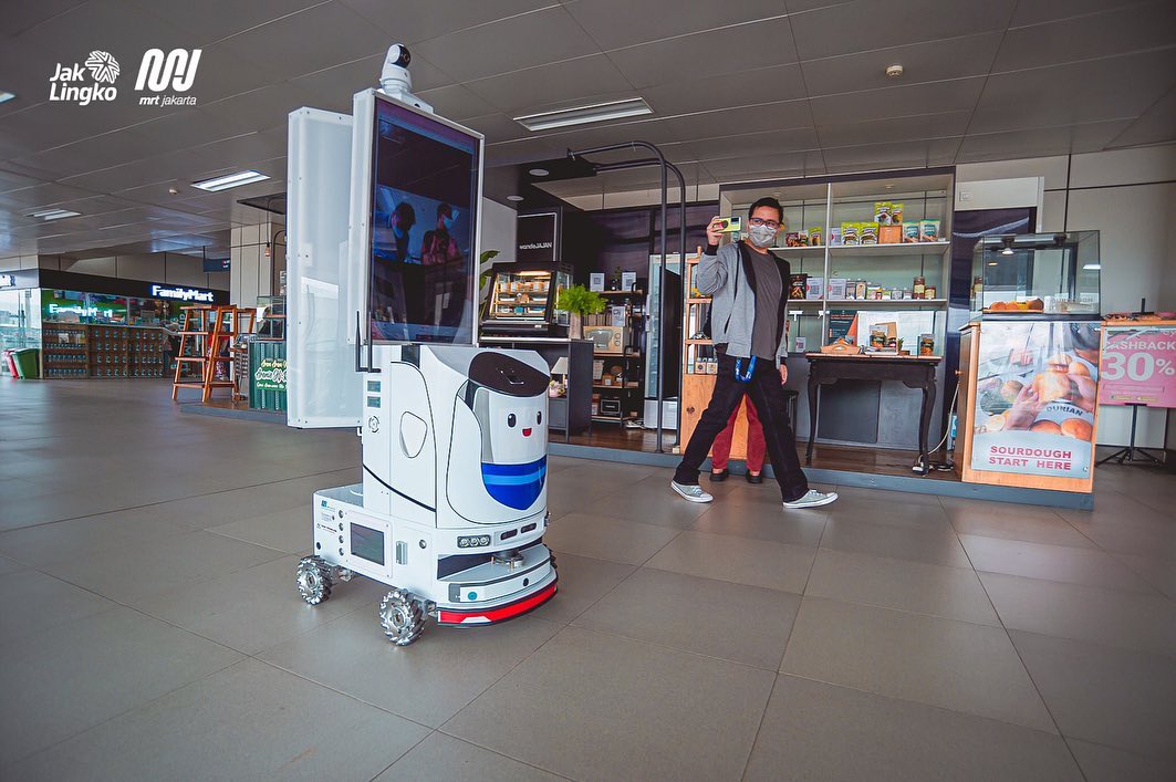 Introducing DINA, the Patrol Robot at Lebak Bulus MRT Station ...
