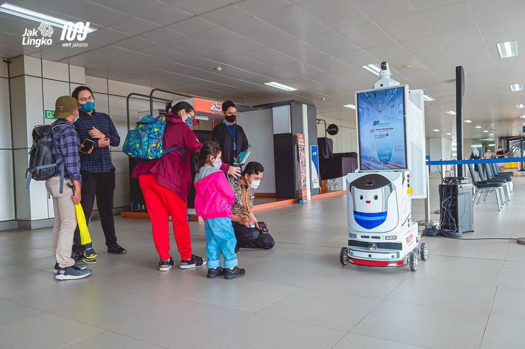 Introducing DINA, the Patrol Robot at Lebak Bulus MRT Station ...