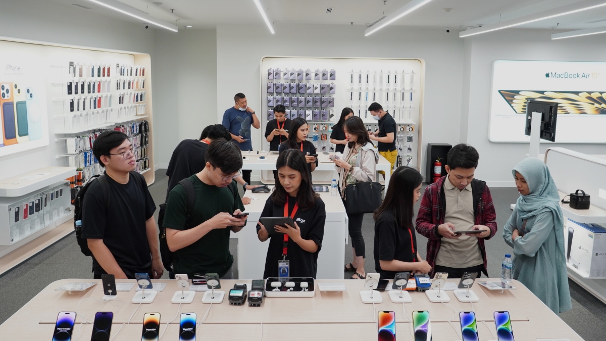 iPhone 15 Series Pre-Orders Begin, Pro Max Variant Immediately Sold Out ...