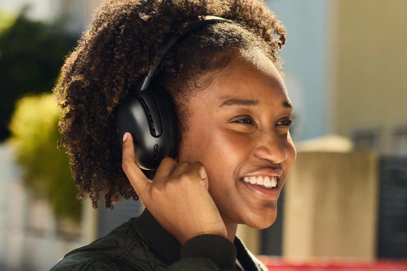 JBL Tour One M3 Present at CES 2025, Brings Tons of Features - Gizmologi.id