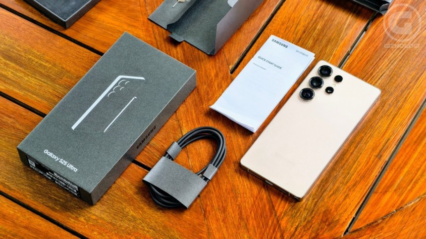 Unboxing Samsung Galaxy S25 Ultra Warna Eksklusif: Desain Sedikit ...