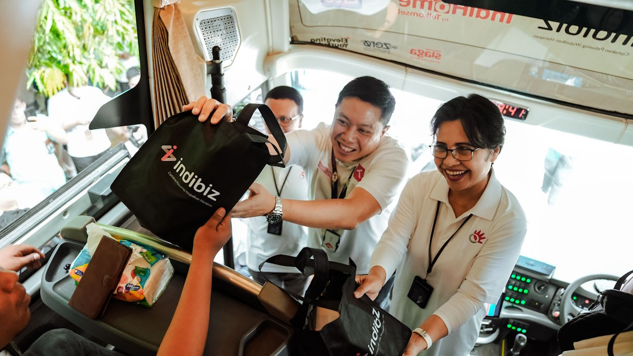 Indibiz Facilitates Free Homecoming for Hundreds of Loyal Customers ...