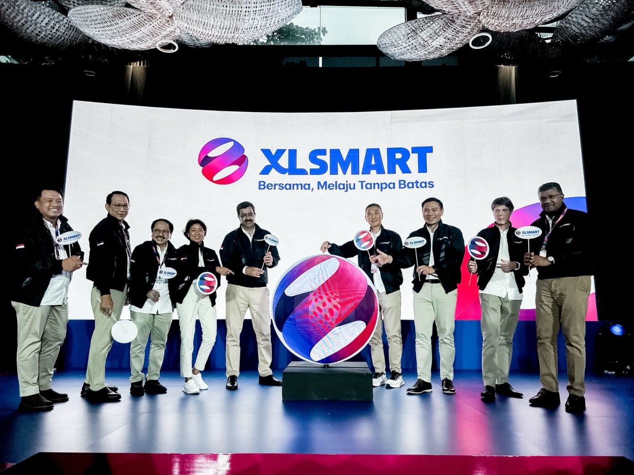 XLSmart Resmi Berdiri, Pamerkan Logo dan Target Baru untuk 2027 ...